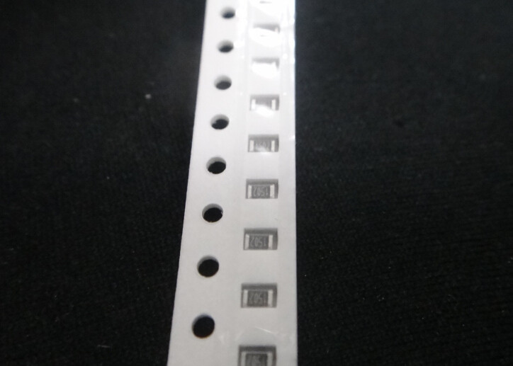 RC1206FR-0733KL SMD Resistors / SMD LED 1206 200V - 500V